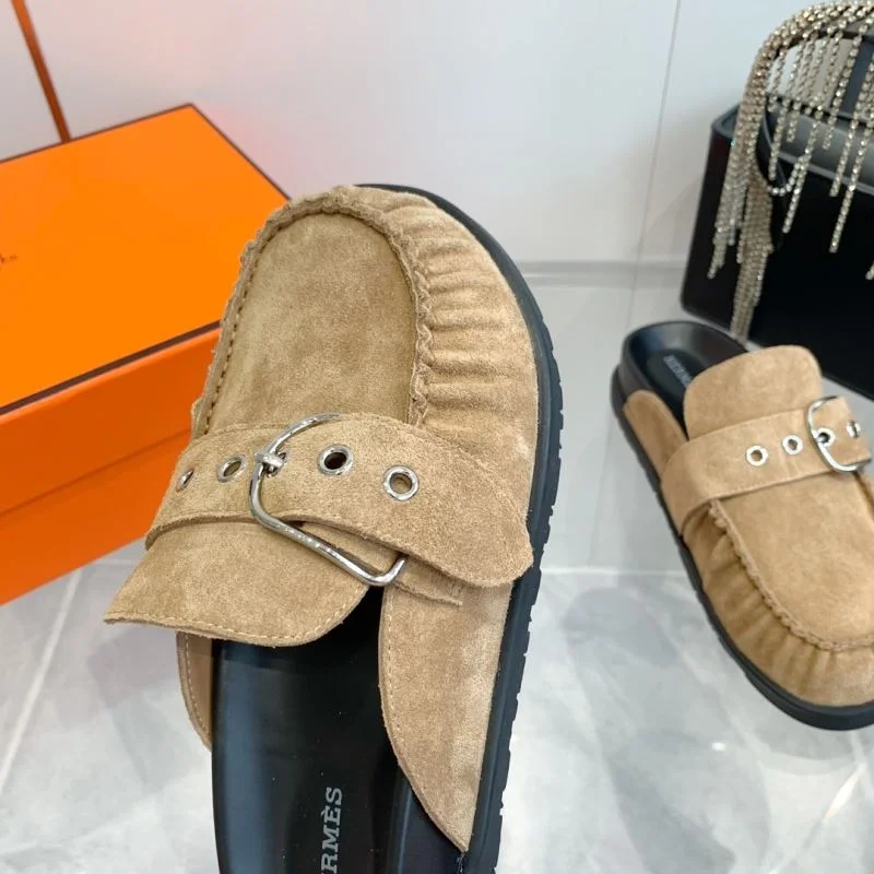 Low-cost Hermes Slippers