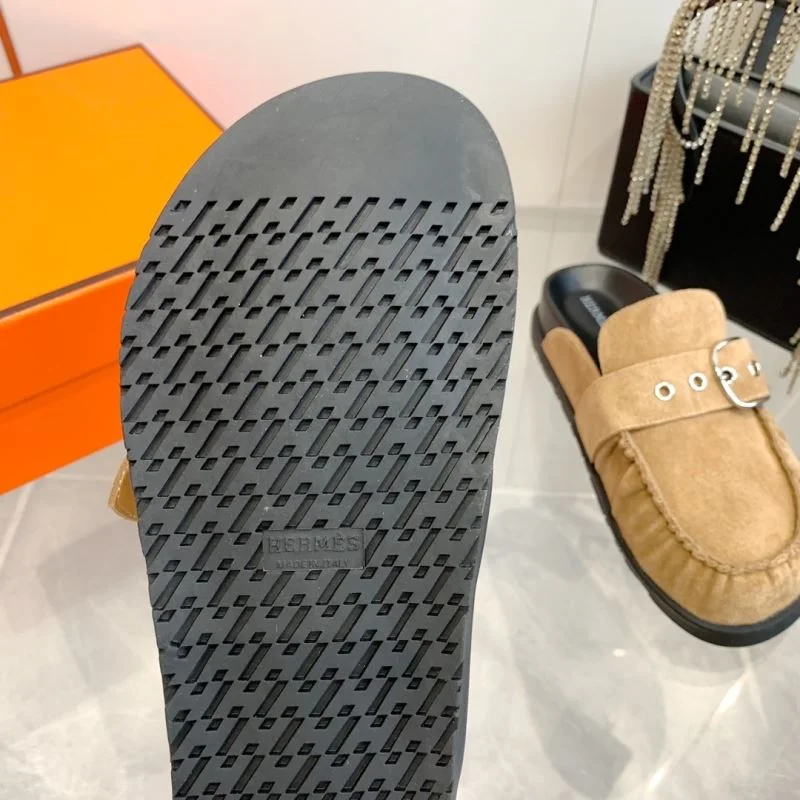 Low-cost Hermes Slippers