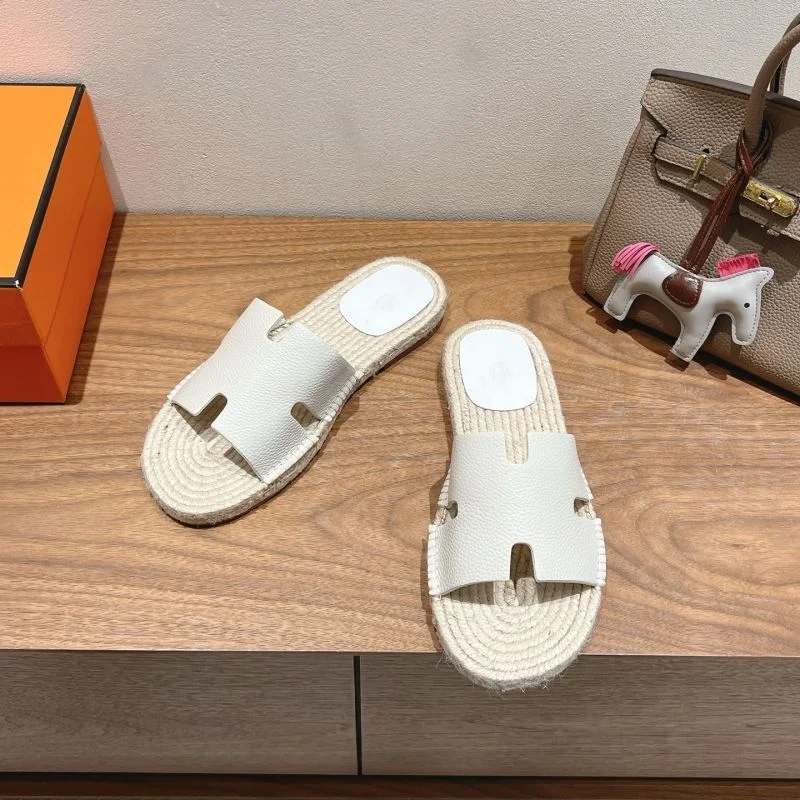Low-cost Hermes Slippers