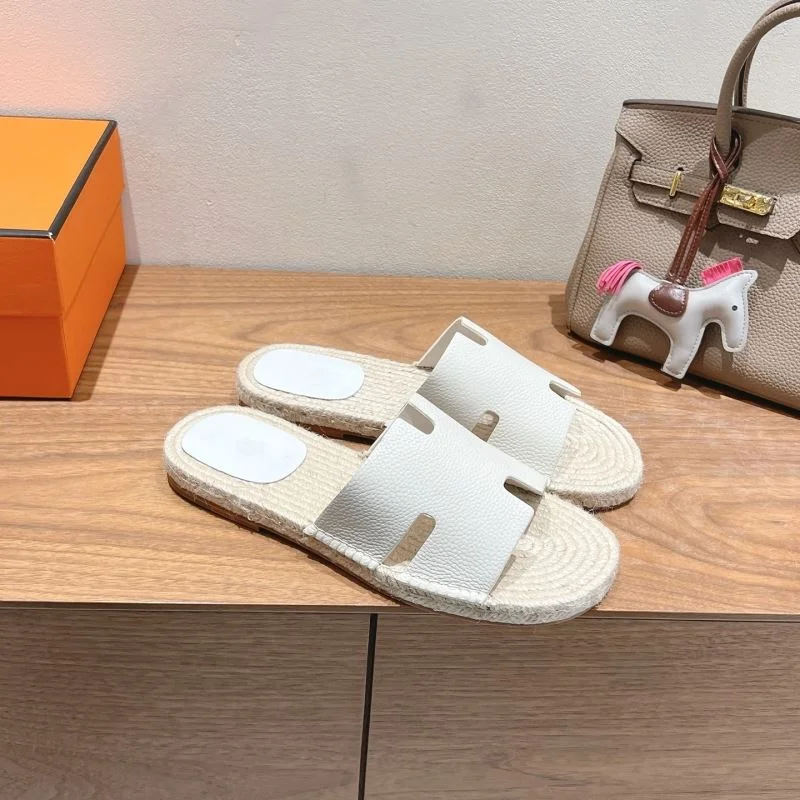 Low-cost Hermes Slippers