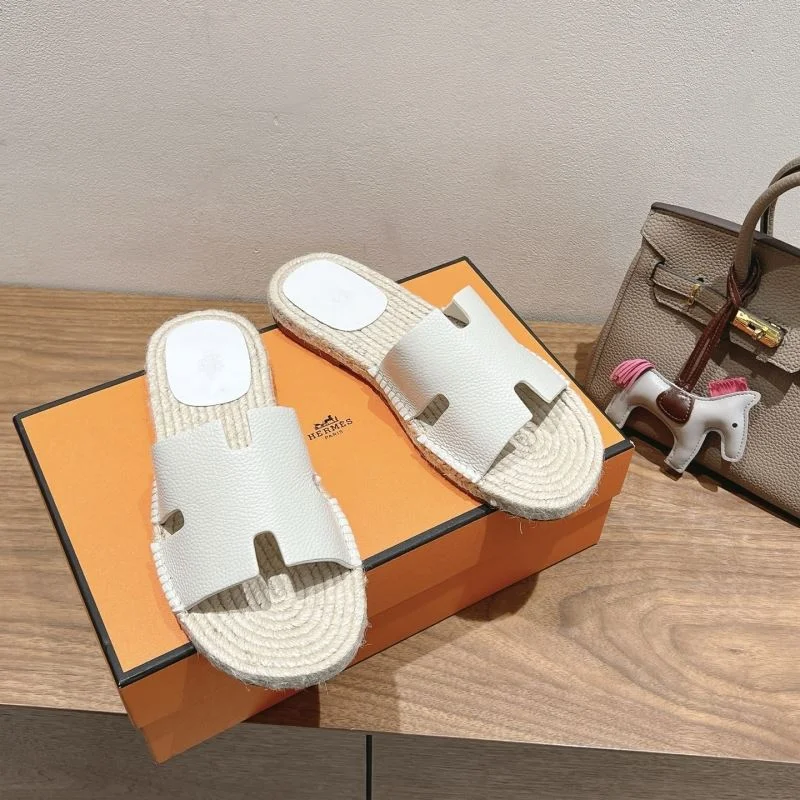 Low-cost Hermes Slippers