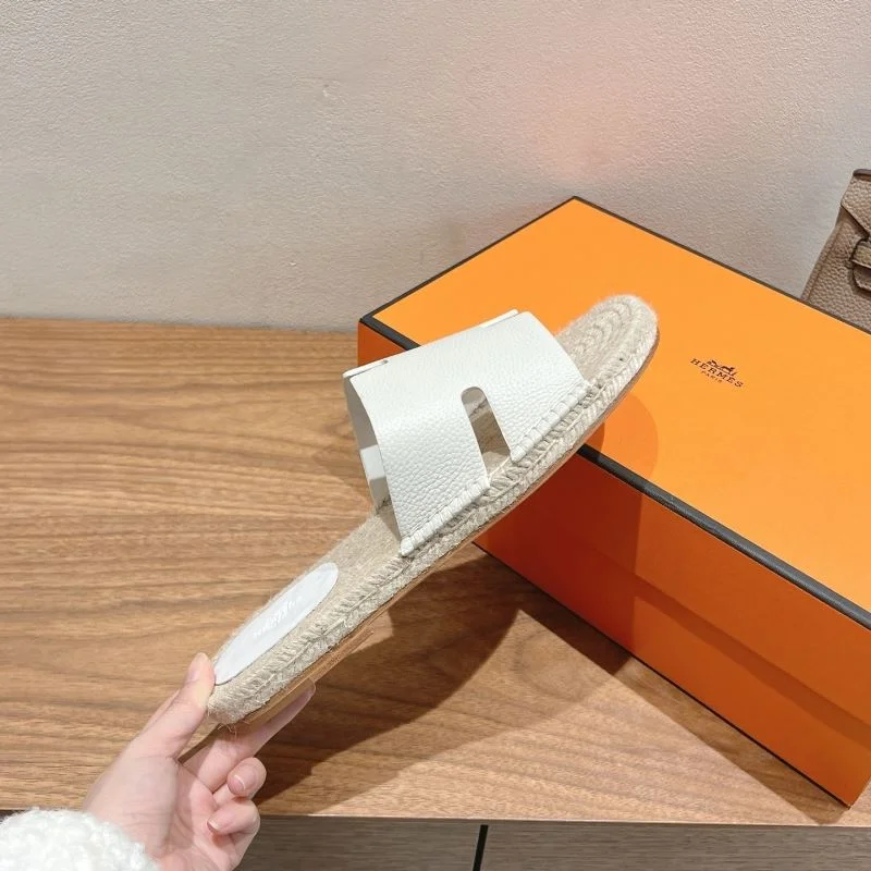Low-cost Hermes Slippers
