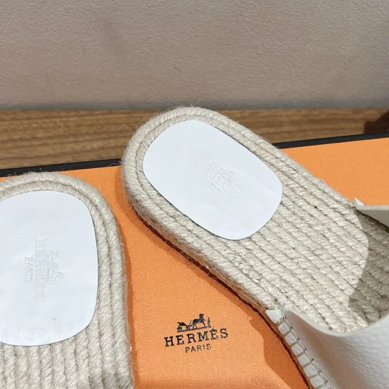 Low-cost Hermes Slippers