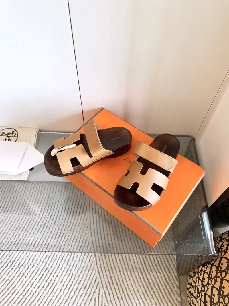 Low-cost Hermes Slippers