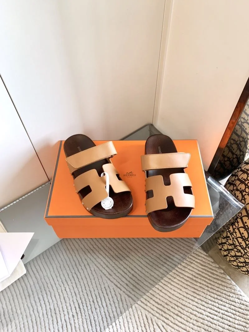 Low-cost Hermes Slippers