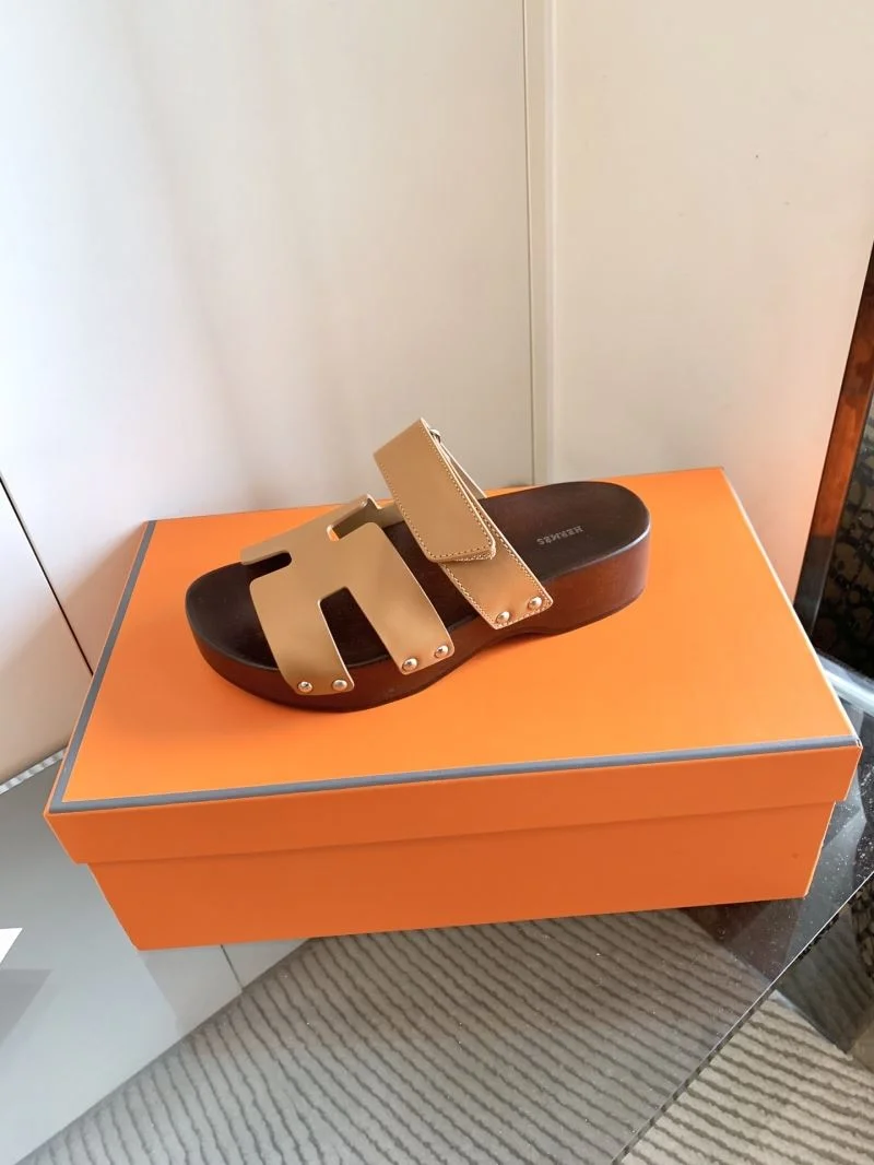 Low-cost Hermes Slippers