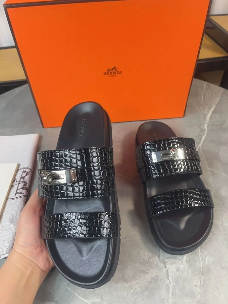 Low-cost Hermes Slippers