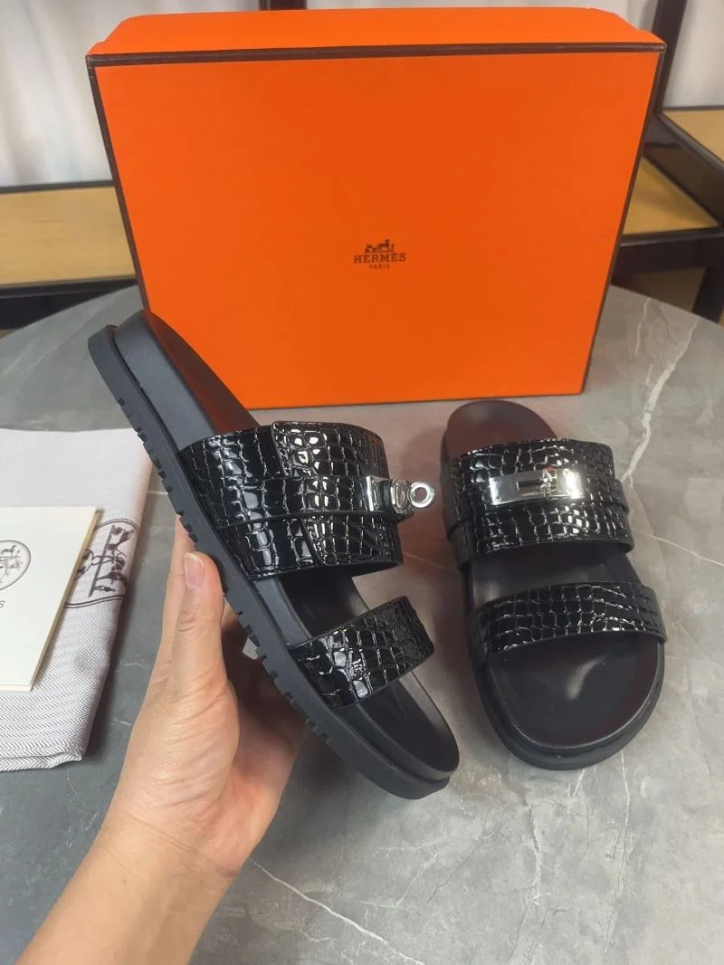 Low-cost Hermes Slippers