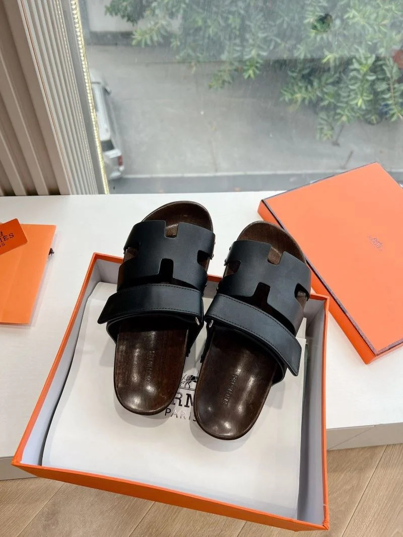 Low-cost Hermes Slippers