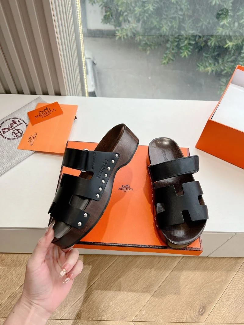 Low-cost Hermes Slippers