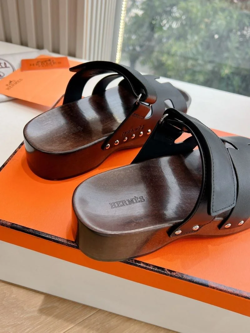 Low-cost Hermes Slippers