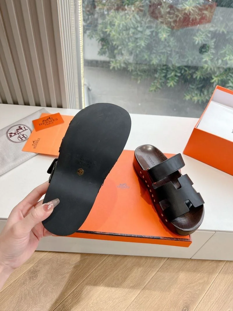 Low-cost Hermes Slippers