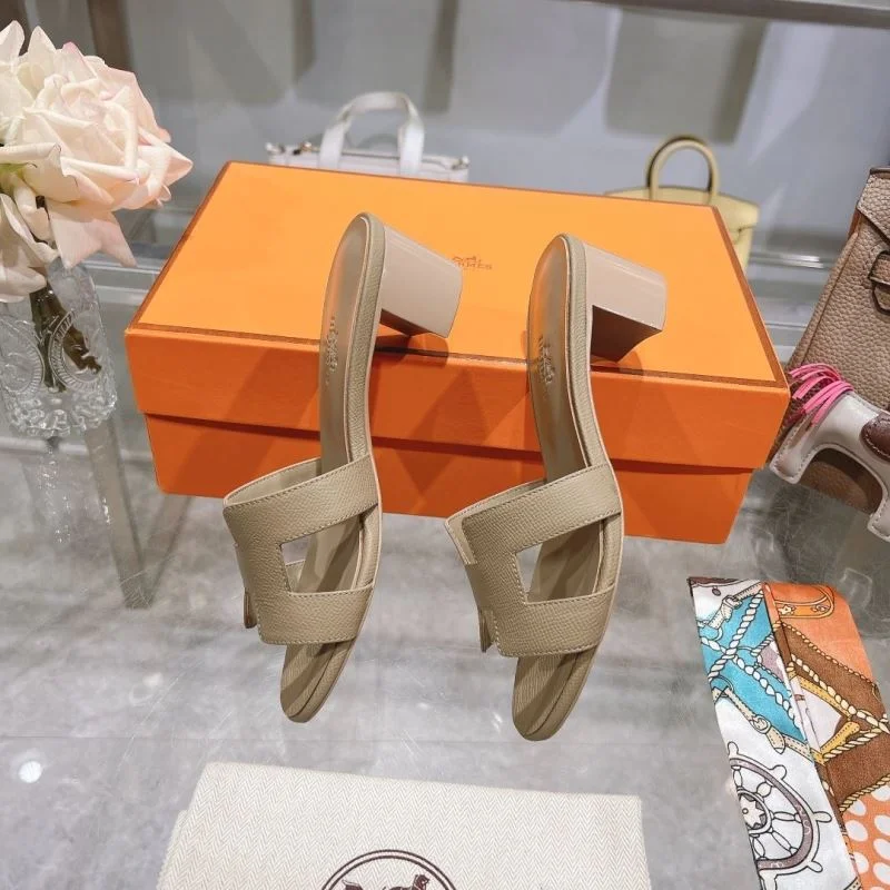 Low-cost Hermes Slippers