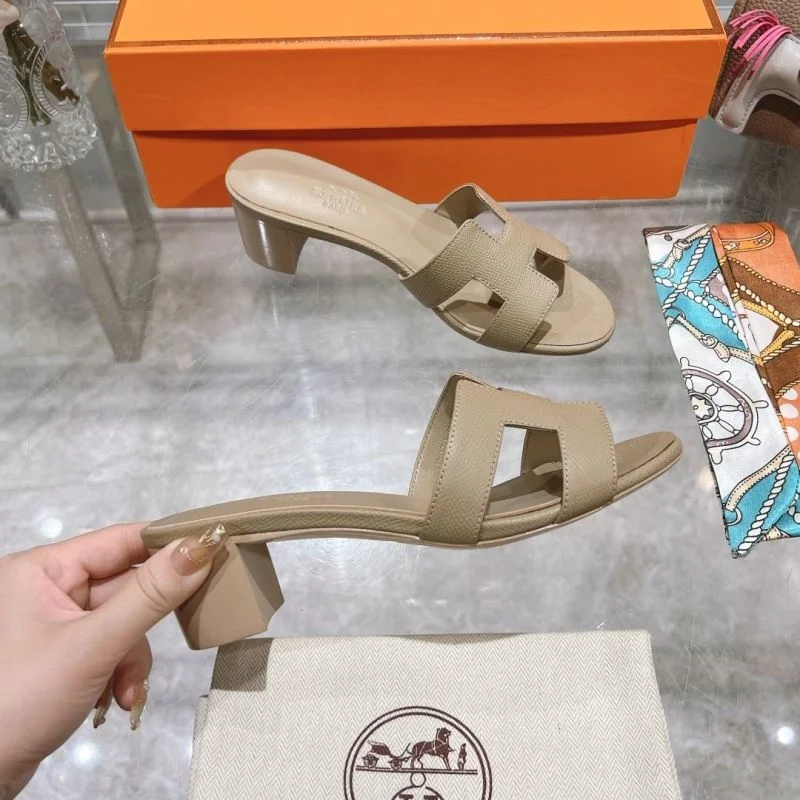 Low-cost Hermes Slippers