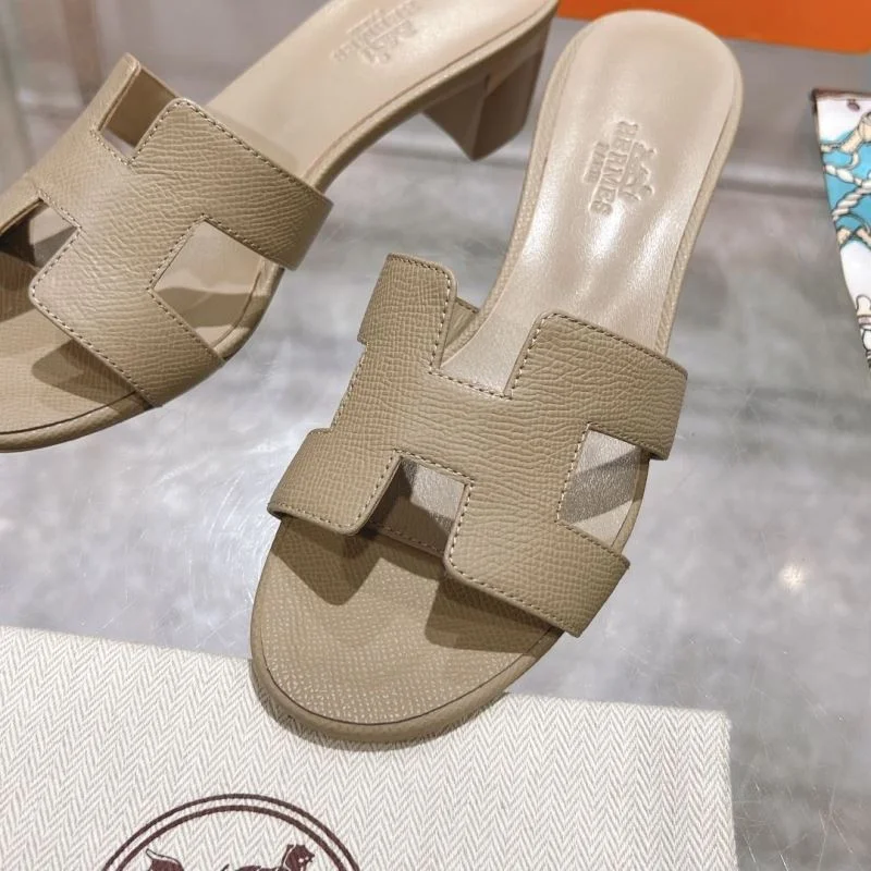 Low-cost Hermes Slippers