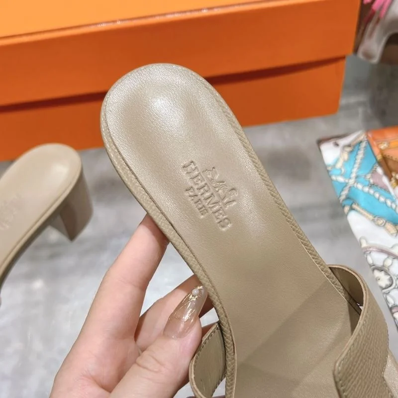 Low-cost Hermes Slippers