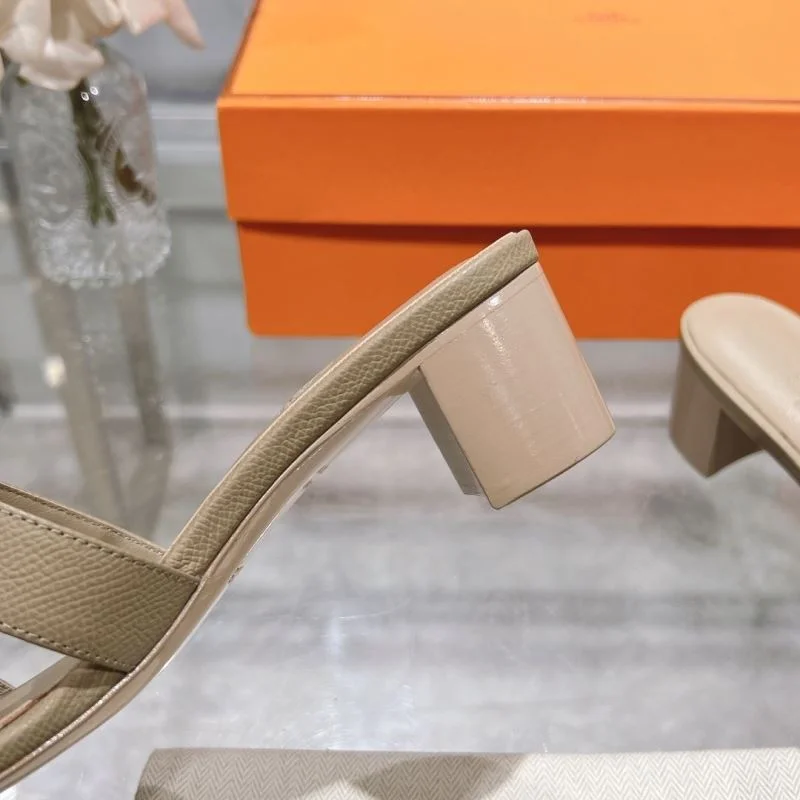 Low-cost Hermes Slippers