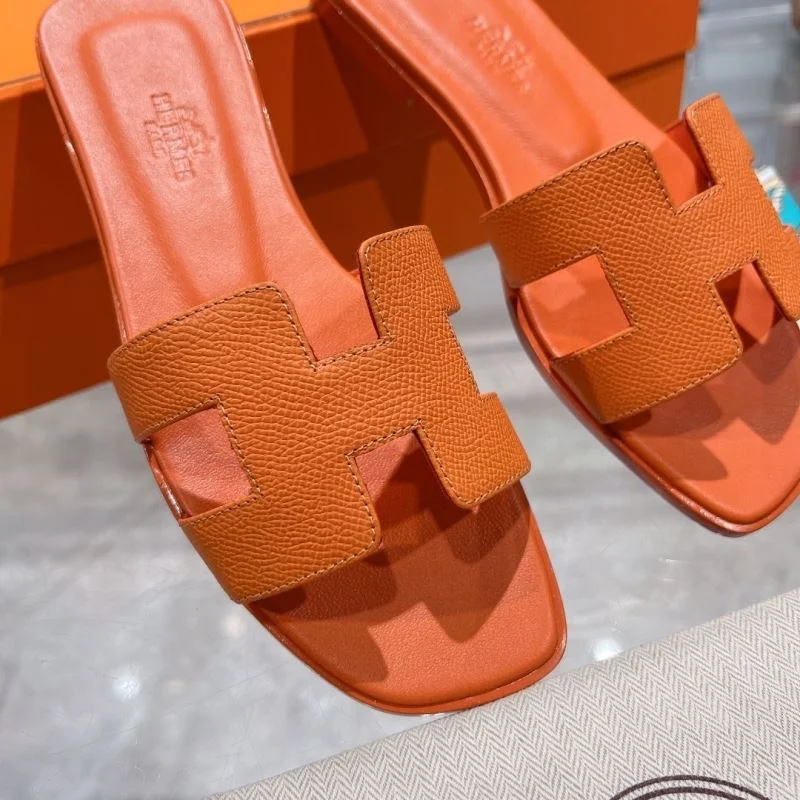 Low-cost Hermes Slippers