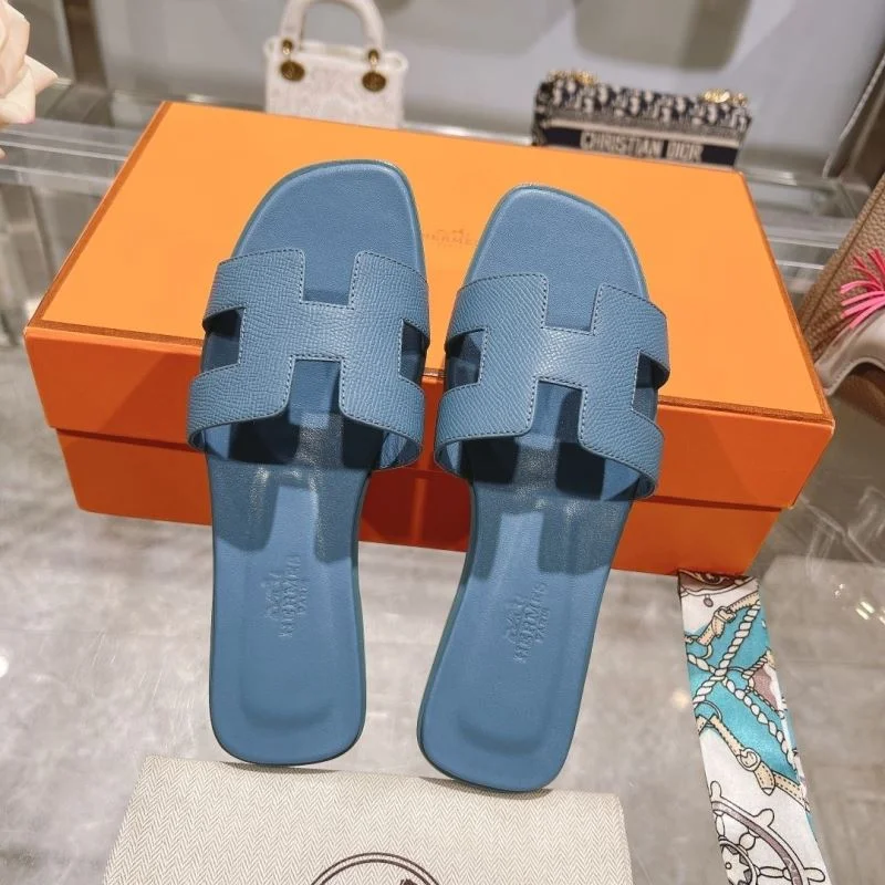 Low-cost Hermes Slippers