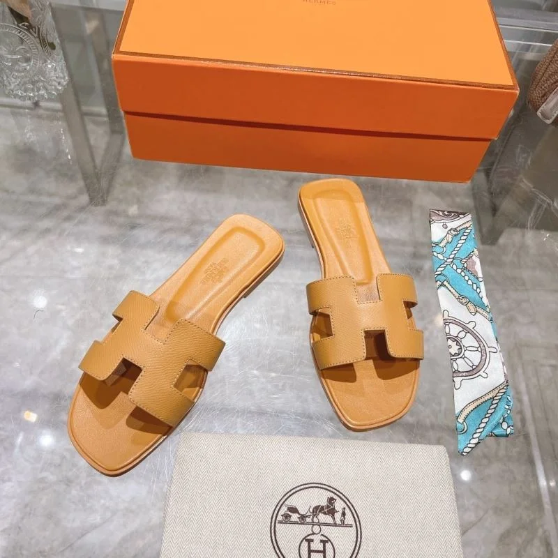 Low-cost Hermes Slippers