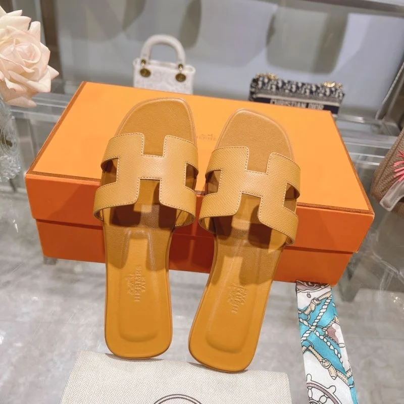 Low-cost Hermes Slippers