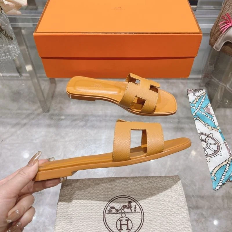 Low-cost Hermes Slippers