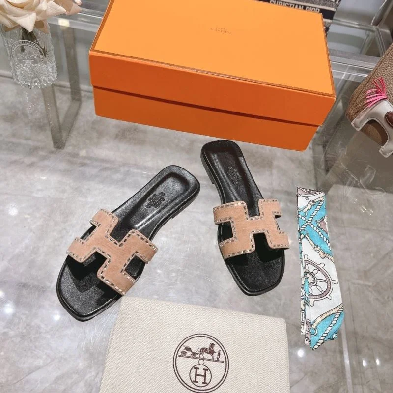 Low-cost Hermes Slippers