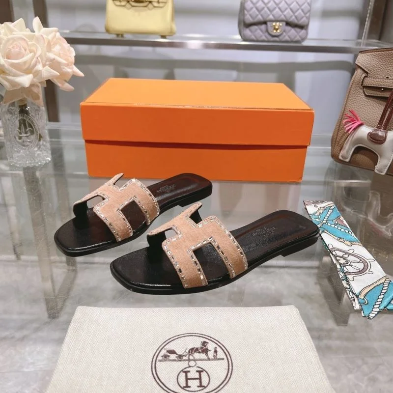 Low-cost Hermes Slippers