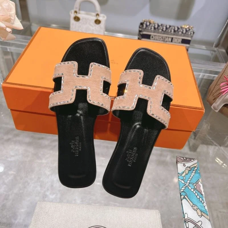 Low-cost Hermes Slippers