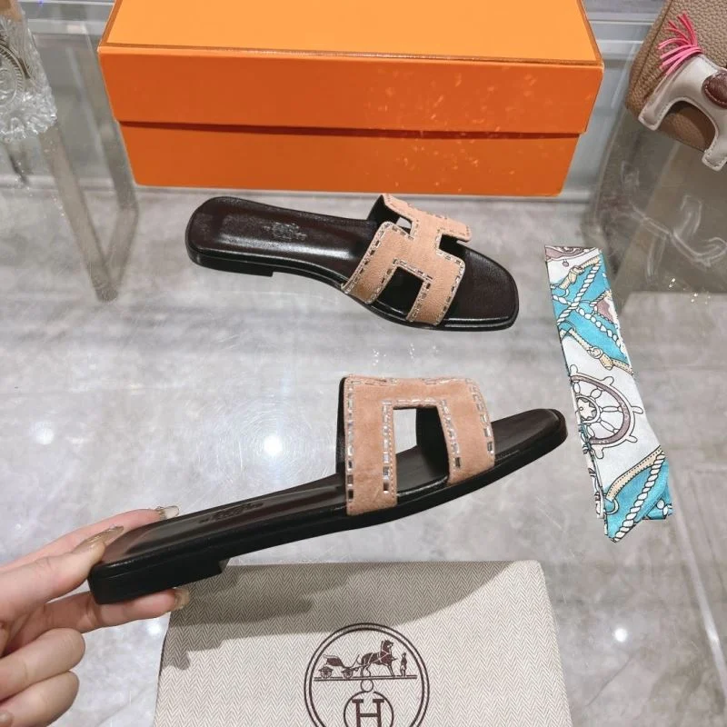 Low-cost Hermes Slippers