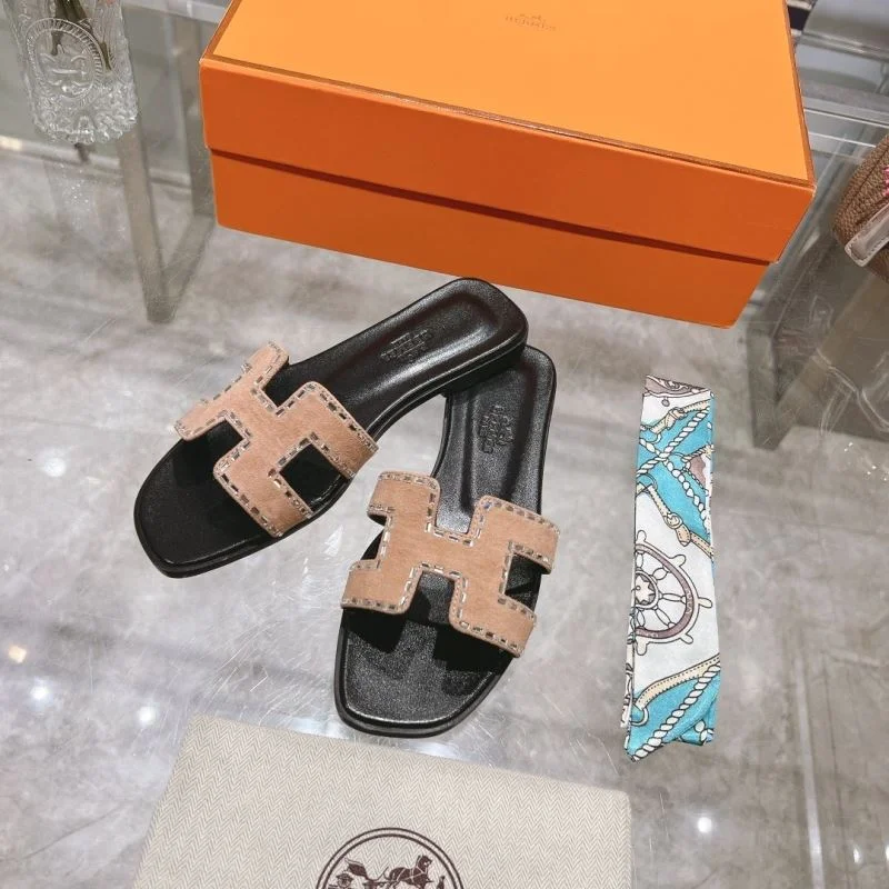 Low-cost Hermes Slippers