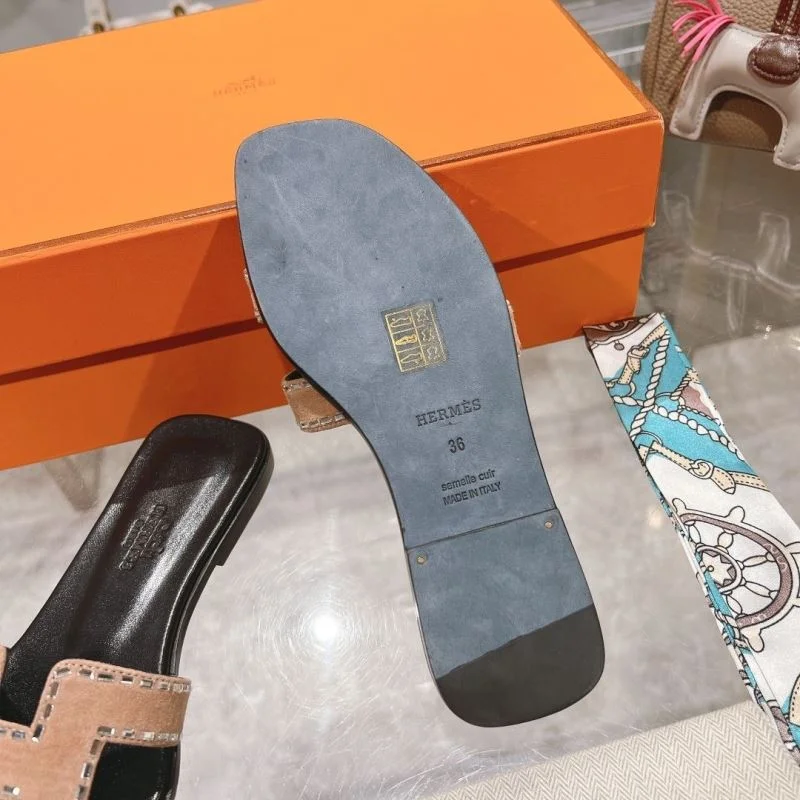 Low-cost Hermes Slippers