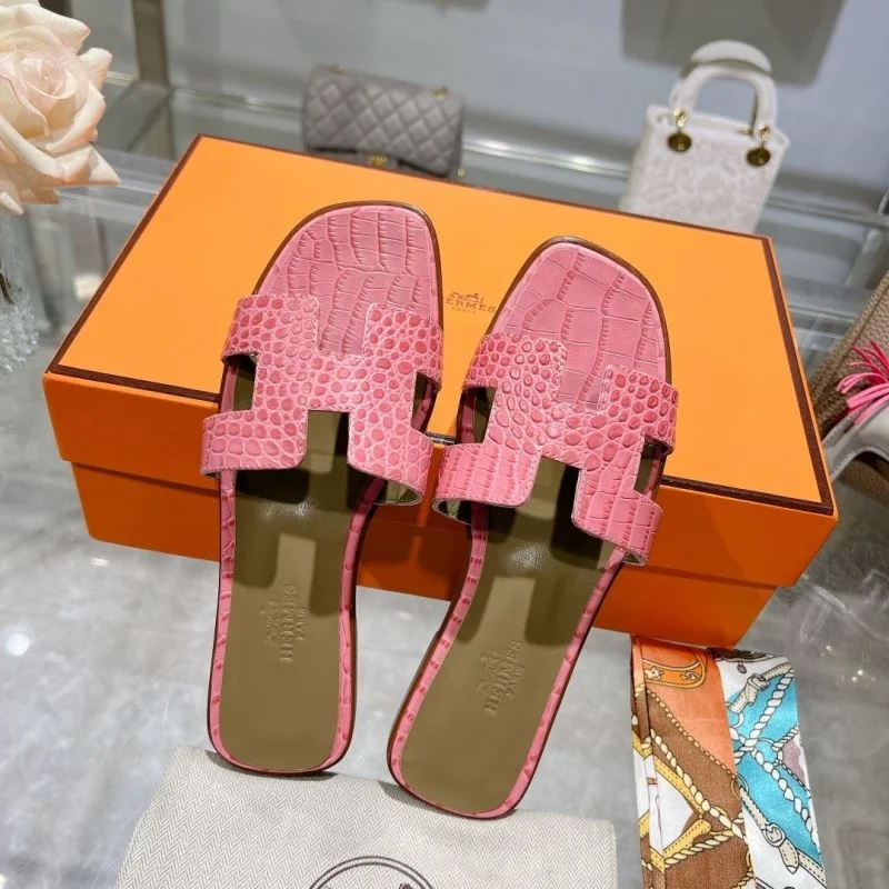 Low-cost Hermes Slippers