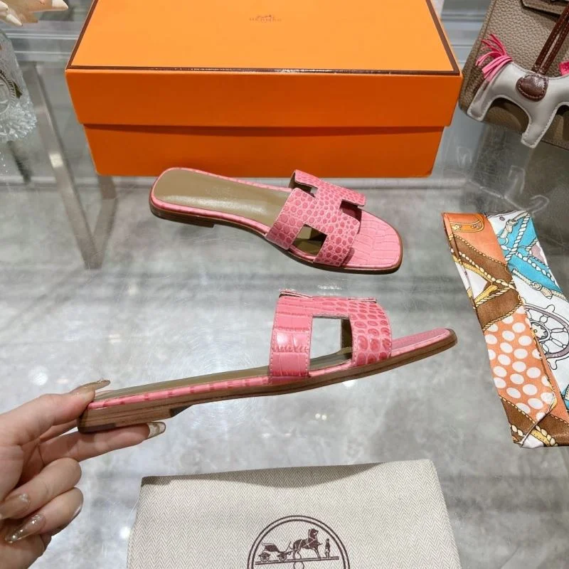 Low-cost Hermes Slippers