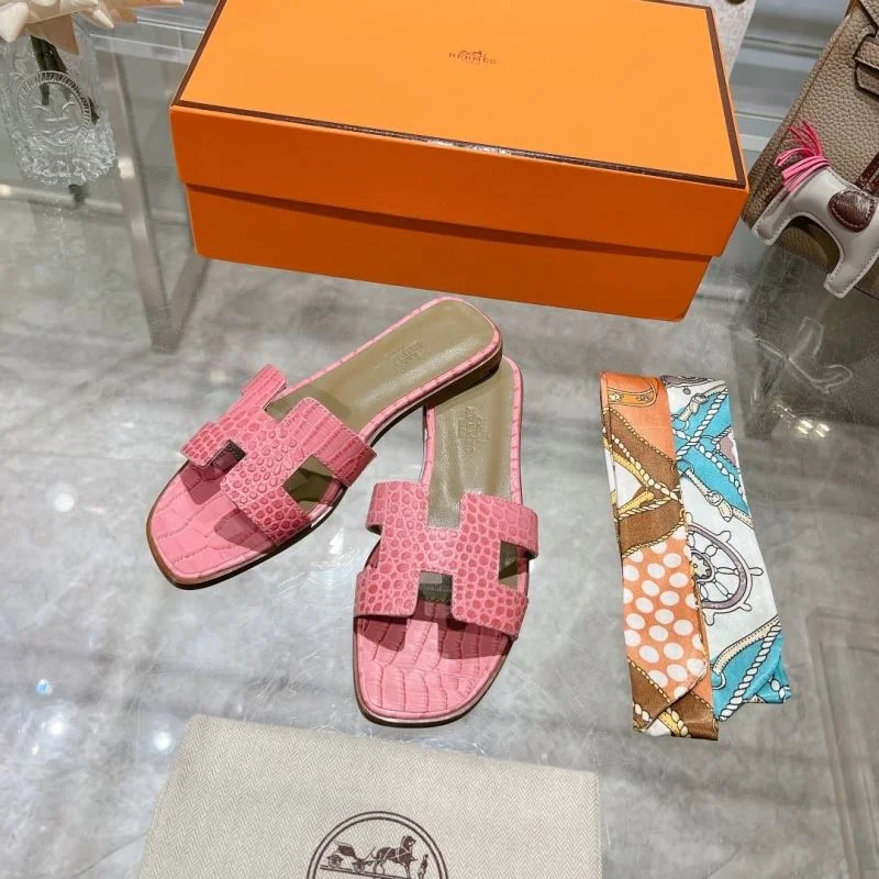 Low-cost Hermes Slippers
