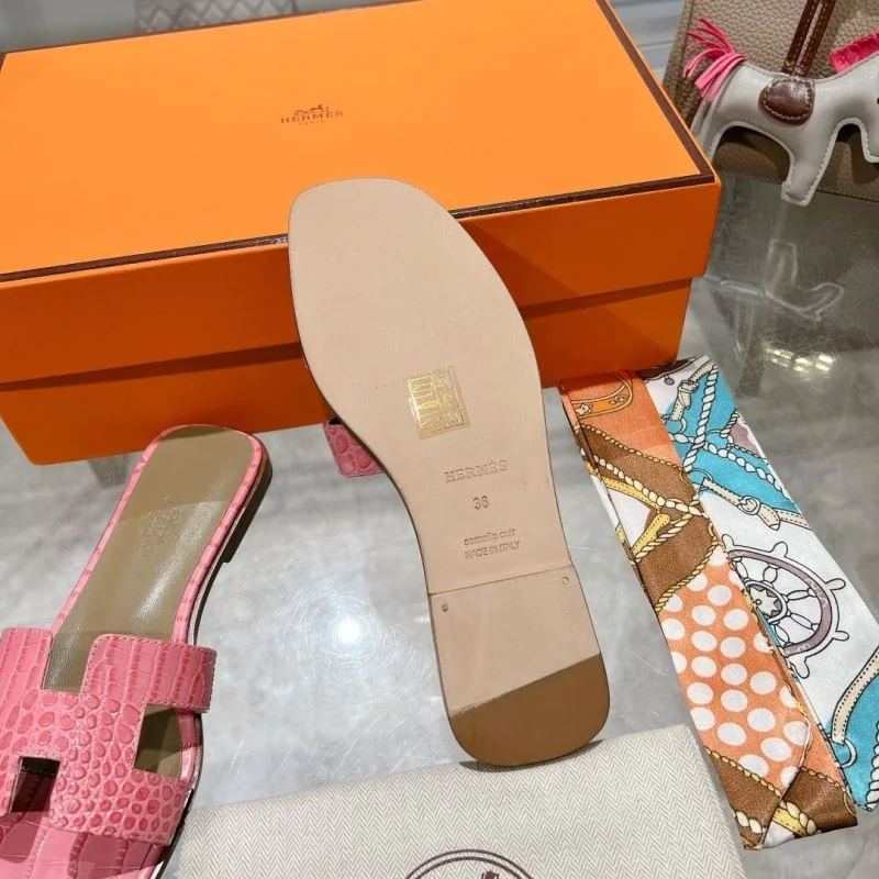Low-cost Hermes Slippers