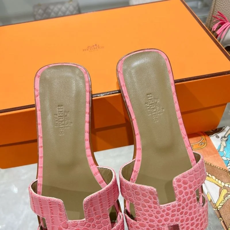 Low-cost Hermes Slippers