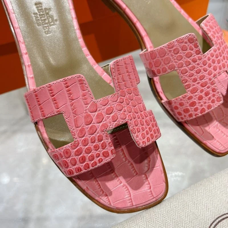 Low-cost Hermes Slippers