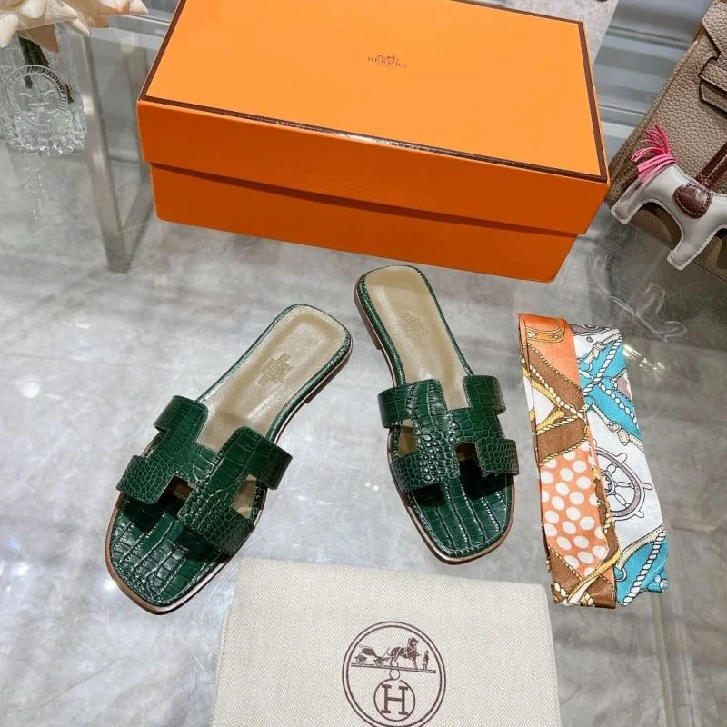 Low-cost Hermes Slippers