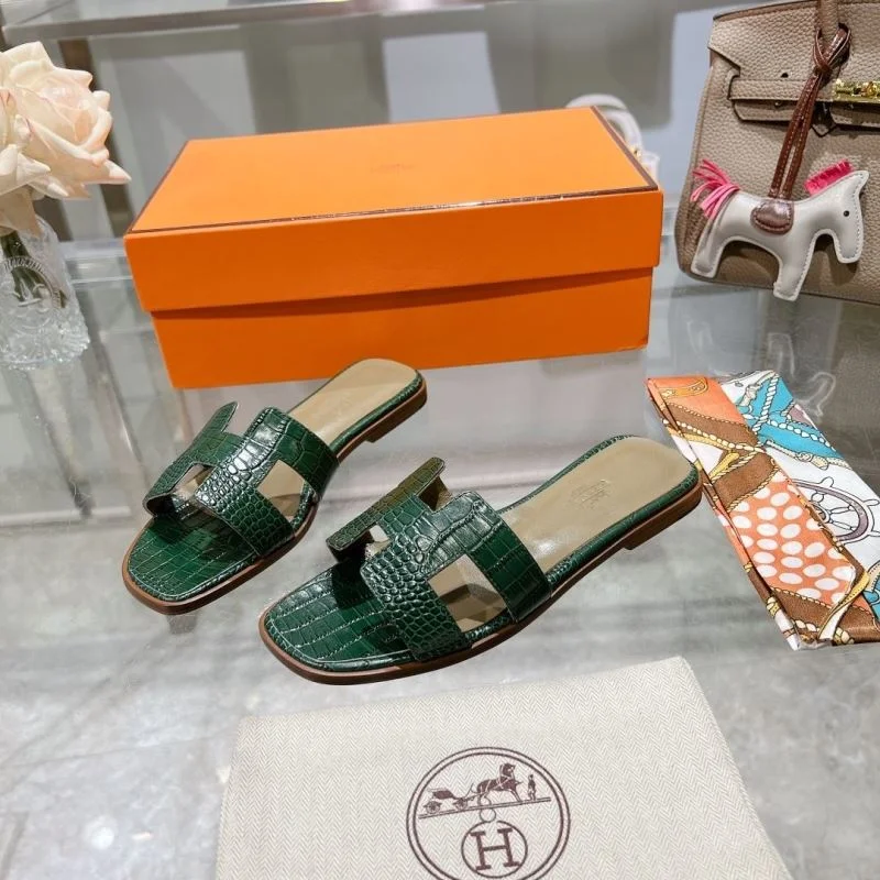 Low-cost Hermes Slippers
