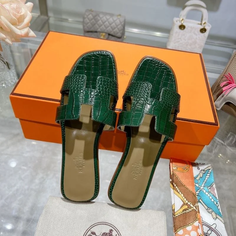 Low-cost Hermes Slippers