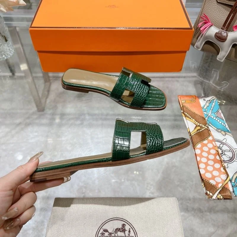Low-cost Hermes Slippers