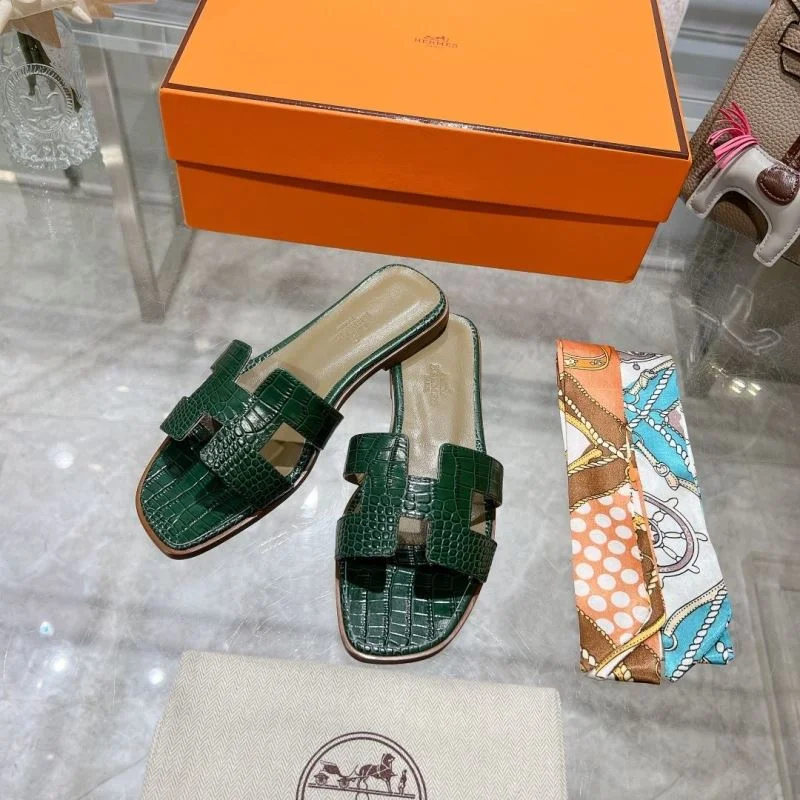 Low-cost Hermes Slippers