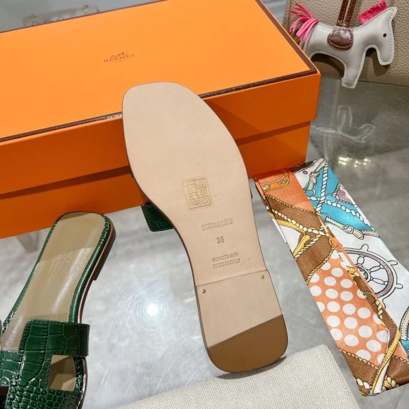 Low-cost Hermes Slippers