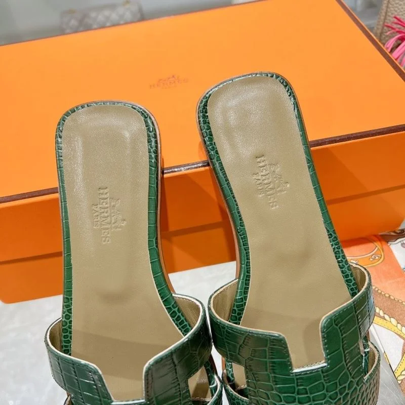 Low-cost Hermes Slippers