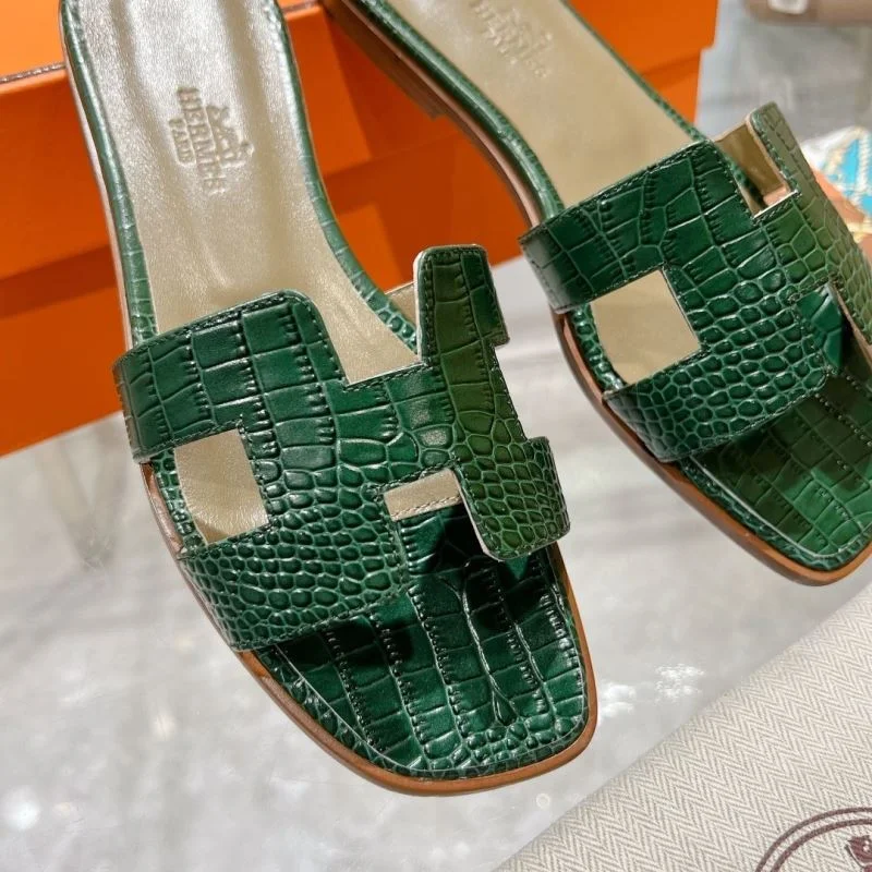 Low-cost Hermes Slippers