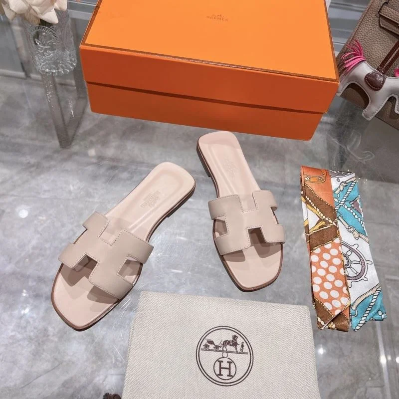 Low-cost Hermes Slippers