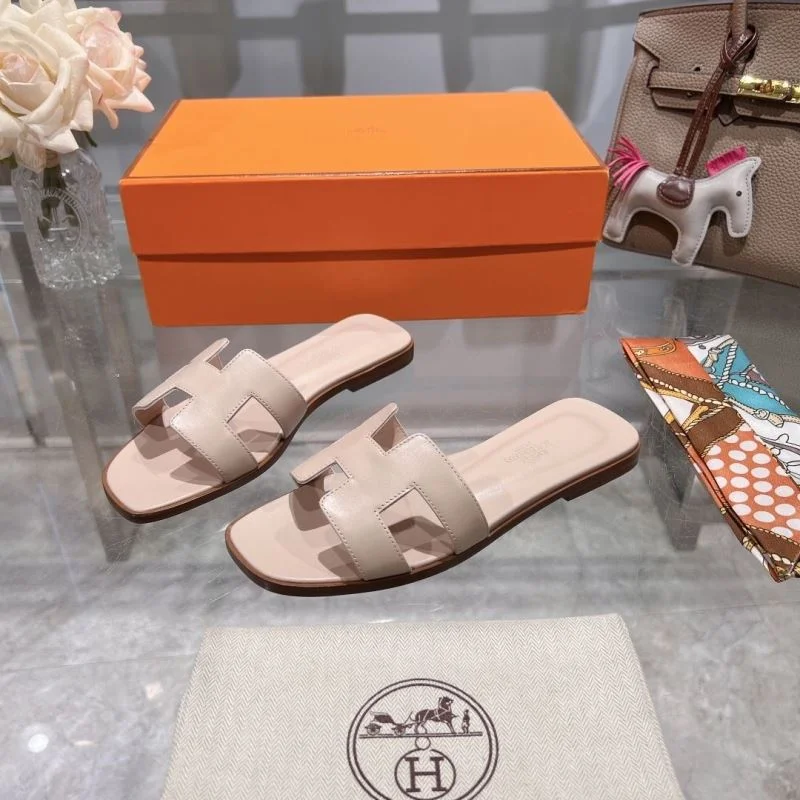 Low-cost Hermes Slippers