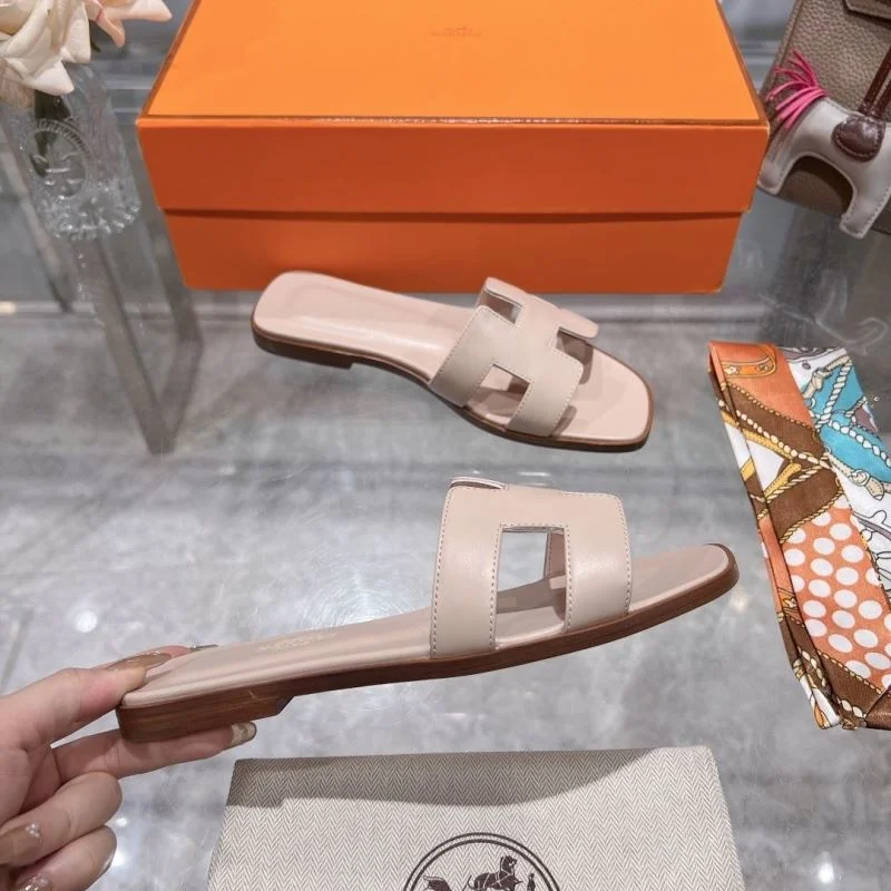 Low-cost Hermes Slippers