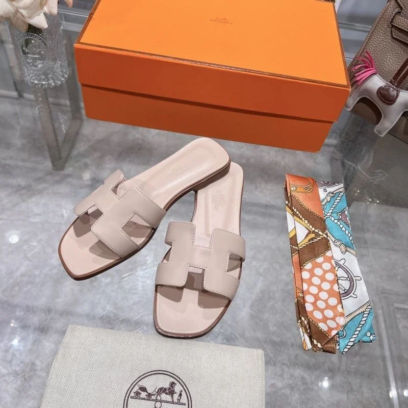 Low-cost Hermes Slippers